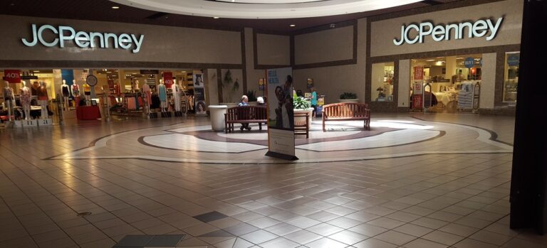 Green Tree Mall In Clarksville, IN Still Standing After 5 Decades Of ...