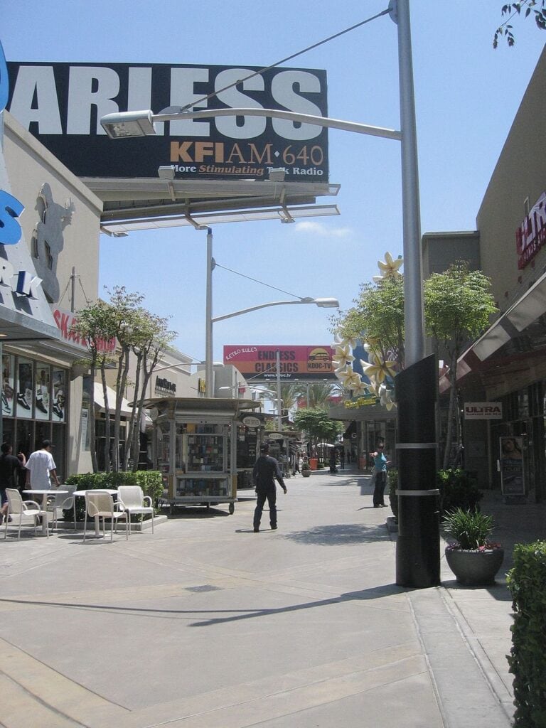 The Outlets At Orange Mall In Orange, CA: Where Must-Visit Stores Keep ...