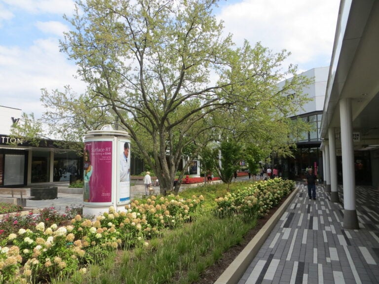Mall Without A Roof: Oakbrook Center In Oak Brook, IL - BestAttractions