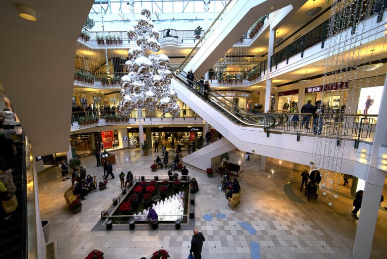 Pioneer Place In Portland, OR: A Four-block Mall With Retail ...