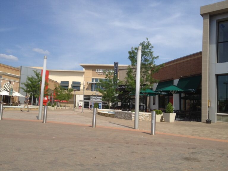 Inside West County Center Mall In St. Louis, MO, Where Retail Still ...