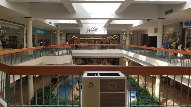 Woodbridge Center Mall In Woodbridge Township, NJ, Quietly Became ...