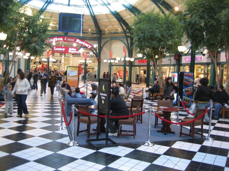 Inside Franklin Mills Mall, Philadelphia, PA: Lightning-Bolt Design ...