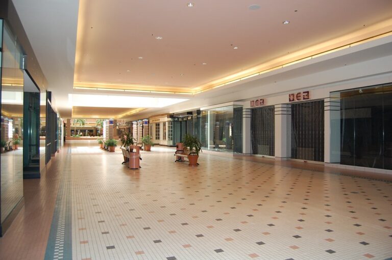 Behind Cloverleaf Mall In Richmond, VA: Boom Years, A Chilling Chapter ...