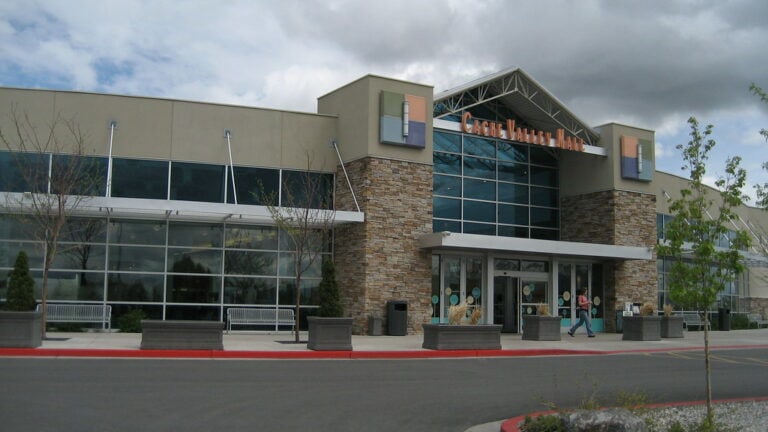 How Layton Hills Mall In Layton, UT, Is Still Pulling In Shoppers ...