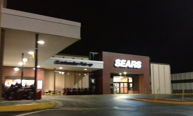 Champlain Centre Mall, Plattsburgh, NY: Navigating Retail Challenges ...