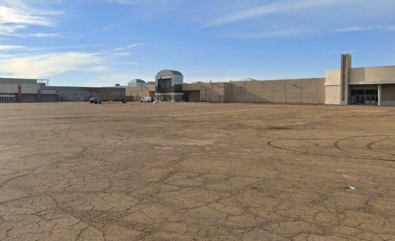 This Is What's Left Of Metrocenter Mall In Jackson, MS - BestAttractions