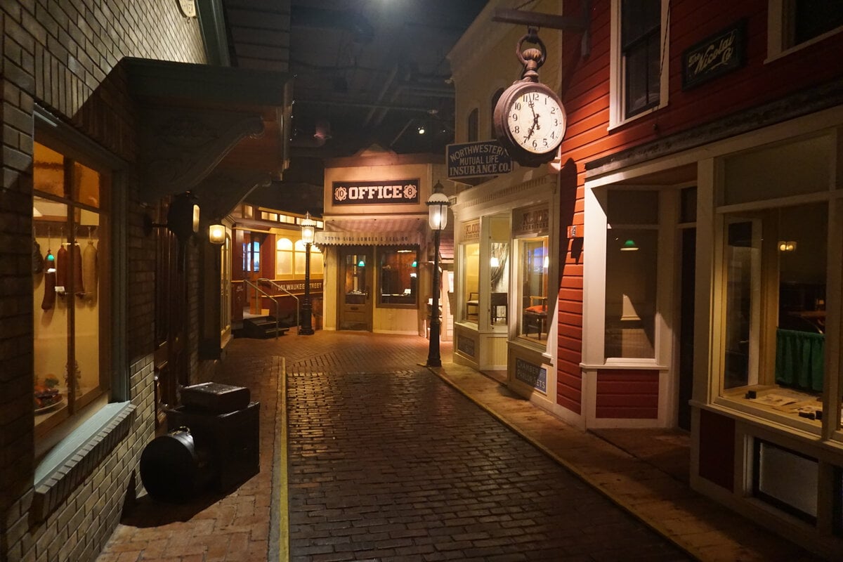 You Won't Believe What's Inside Milwaukee Public Museum In Milwaukee ...