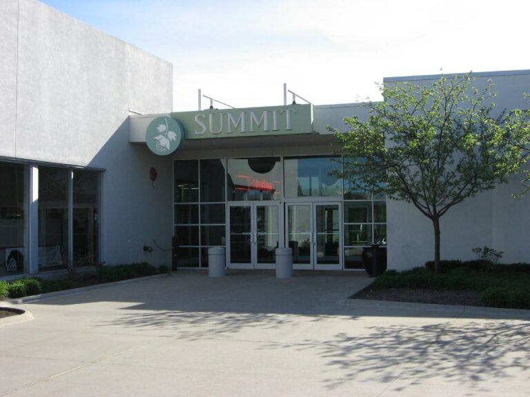 Summit Mall In Akron, OH Still Stands As Others Fade Into History ...