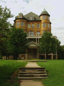 Topeka State Hospital: From Asylum To Senior Apartments In Topeka, KS ...