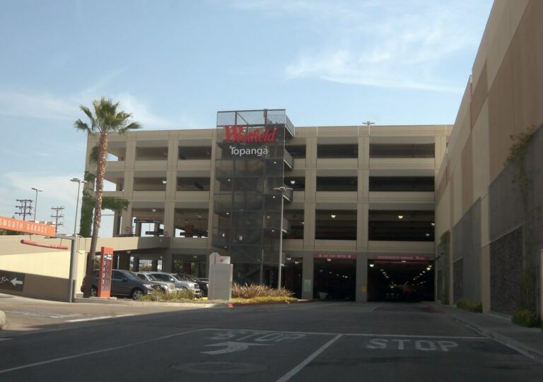 Inside Westfield Topanga Mall: Retail Wonderland In Canoga Park, Los ...